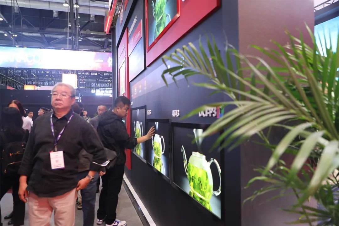 首发！领创！通用！AET阿尔泰在InfoComm大展LED直显新质生产力 - 行家说